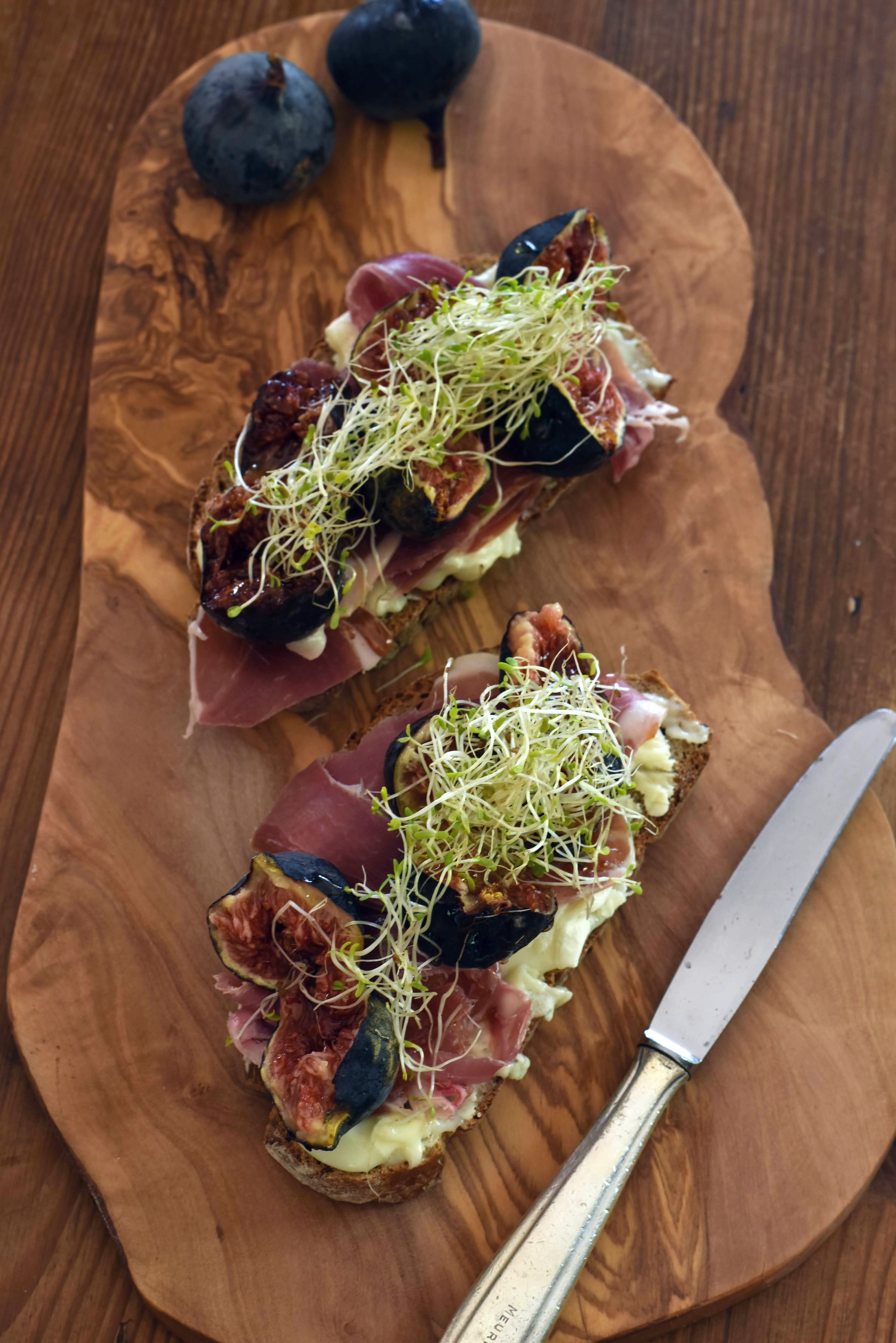 Toasted country bread with goats cheese, prosciutto and figs ...